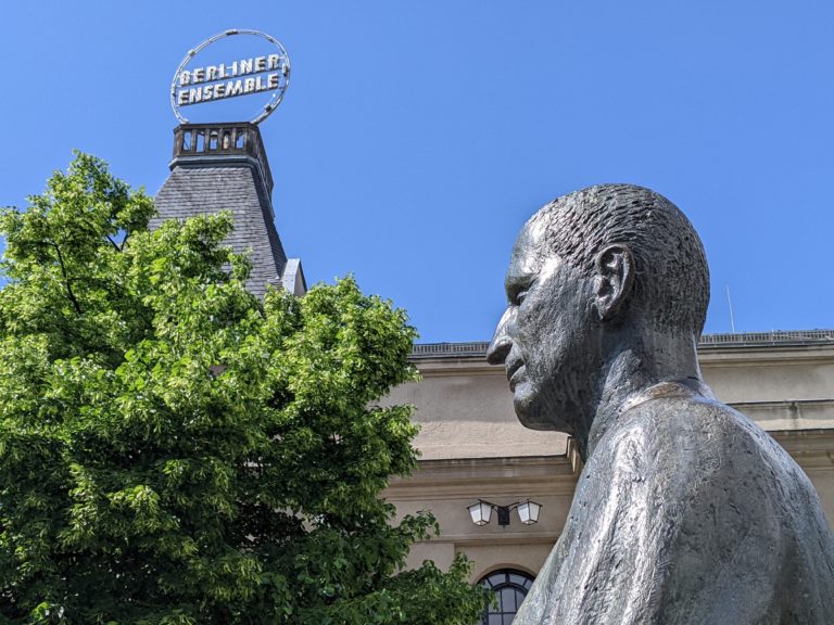 Talking Statues Berlin: Sei's drum – ich bin da! - Staycation.Berlin