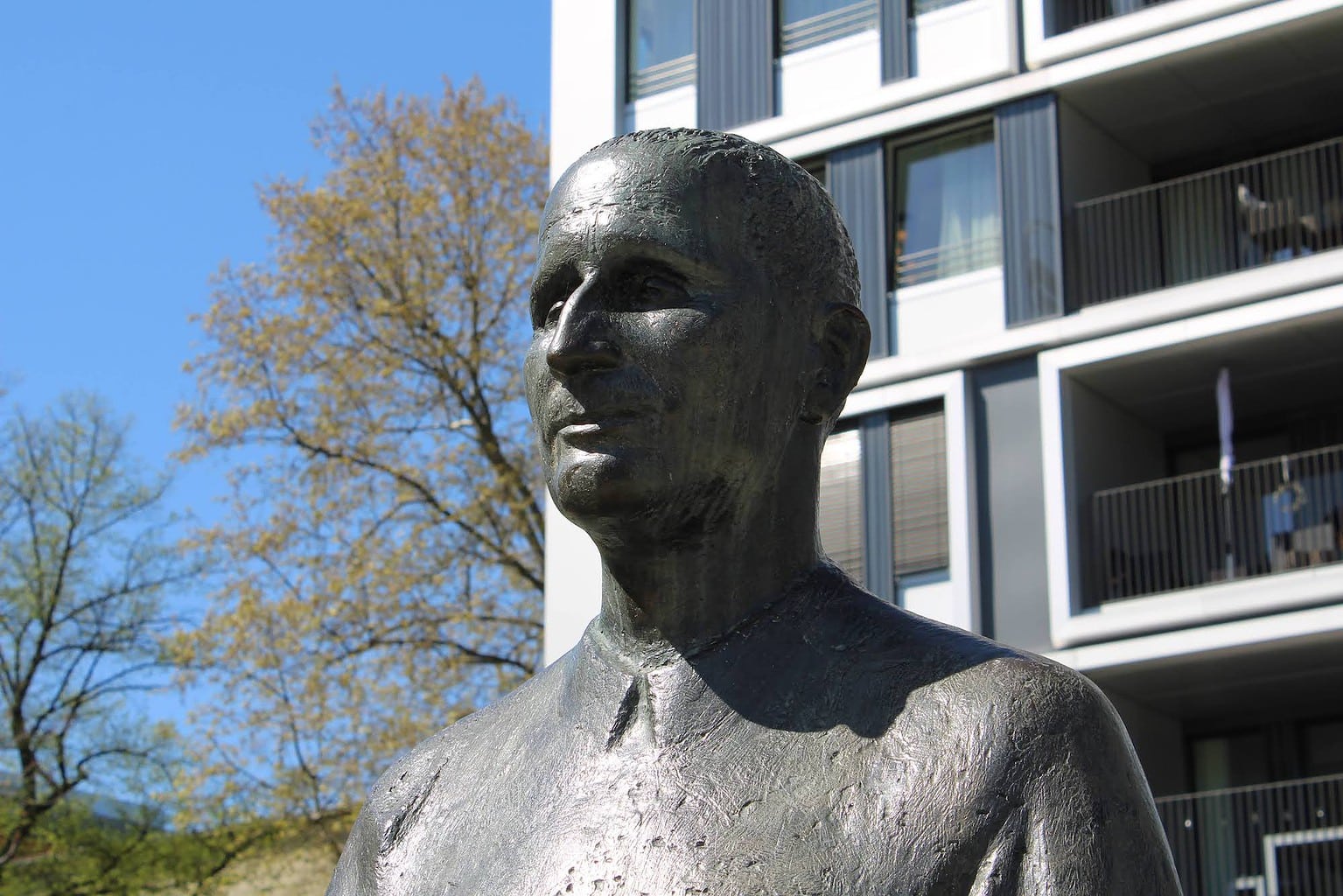 Brecht stirbt: rauschhafter Audiowalk durch Mitte