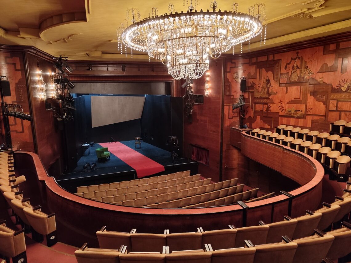 Führung durch das Renaissance-Theater Berlin - Staycation.Berlin