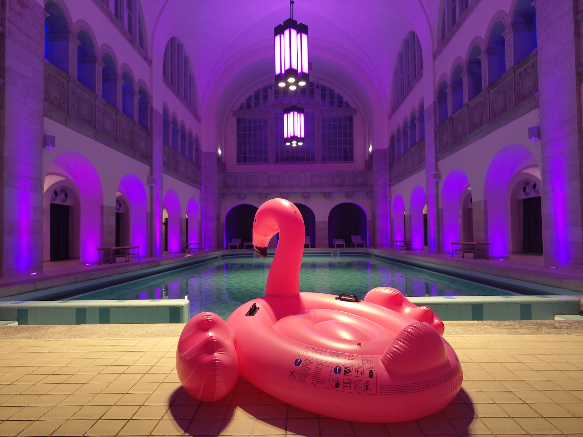 Für die Berlin Buckelist: Midnight Swim im Stadtbad Oderberger