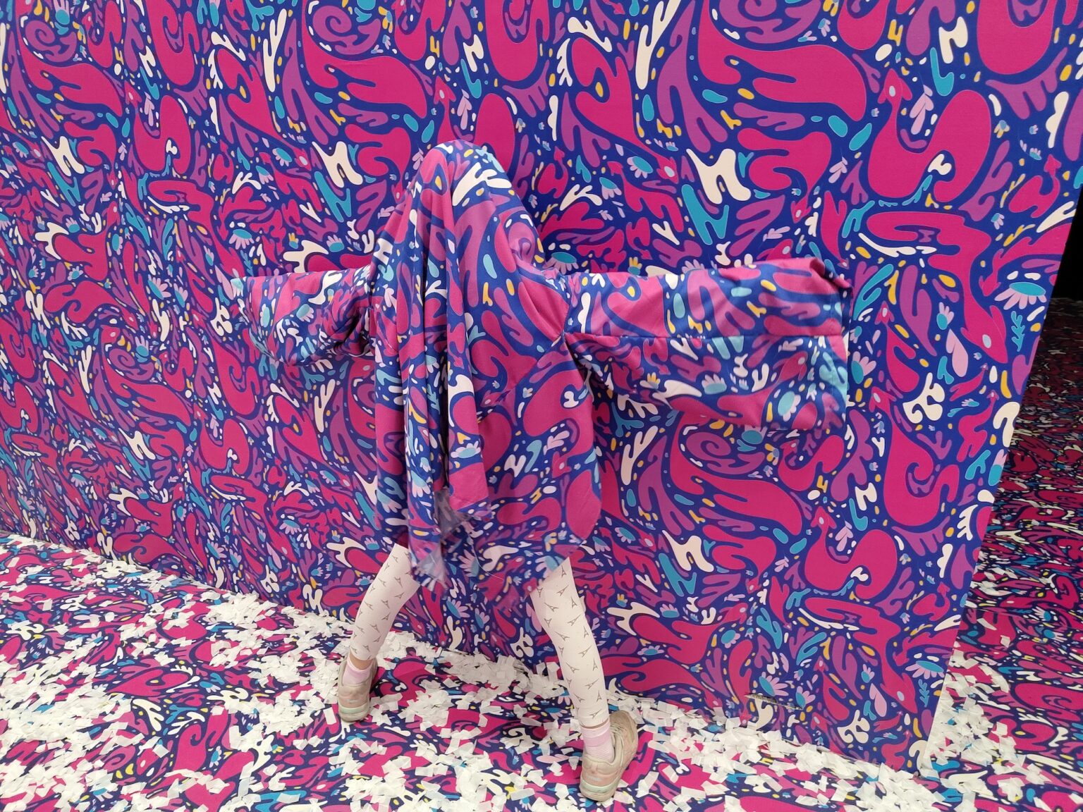 IKONO Berlin: Bällebad und Farbexplosionen